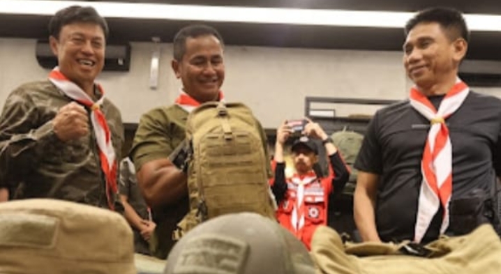 Simbol Keberanian untuk Pelestarian: Kujang Diberikan kepada Ronny ...